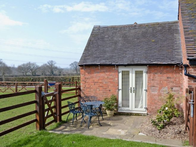 The Groom's Cottage luxury self catering holiday let in Dunstall Cross ...